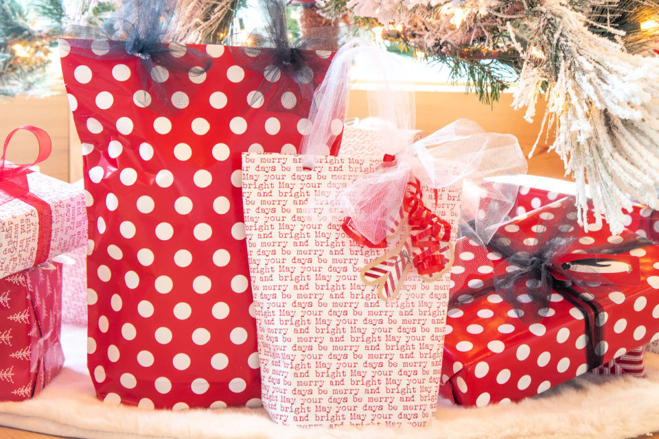 20 Ways to Make a Gift Bag out Of Wrapping Paper - The Beauty Dojo
